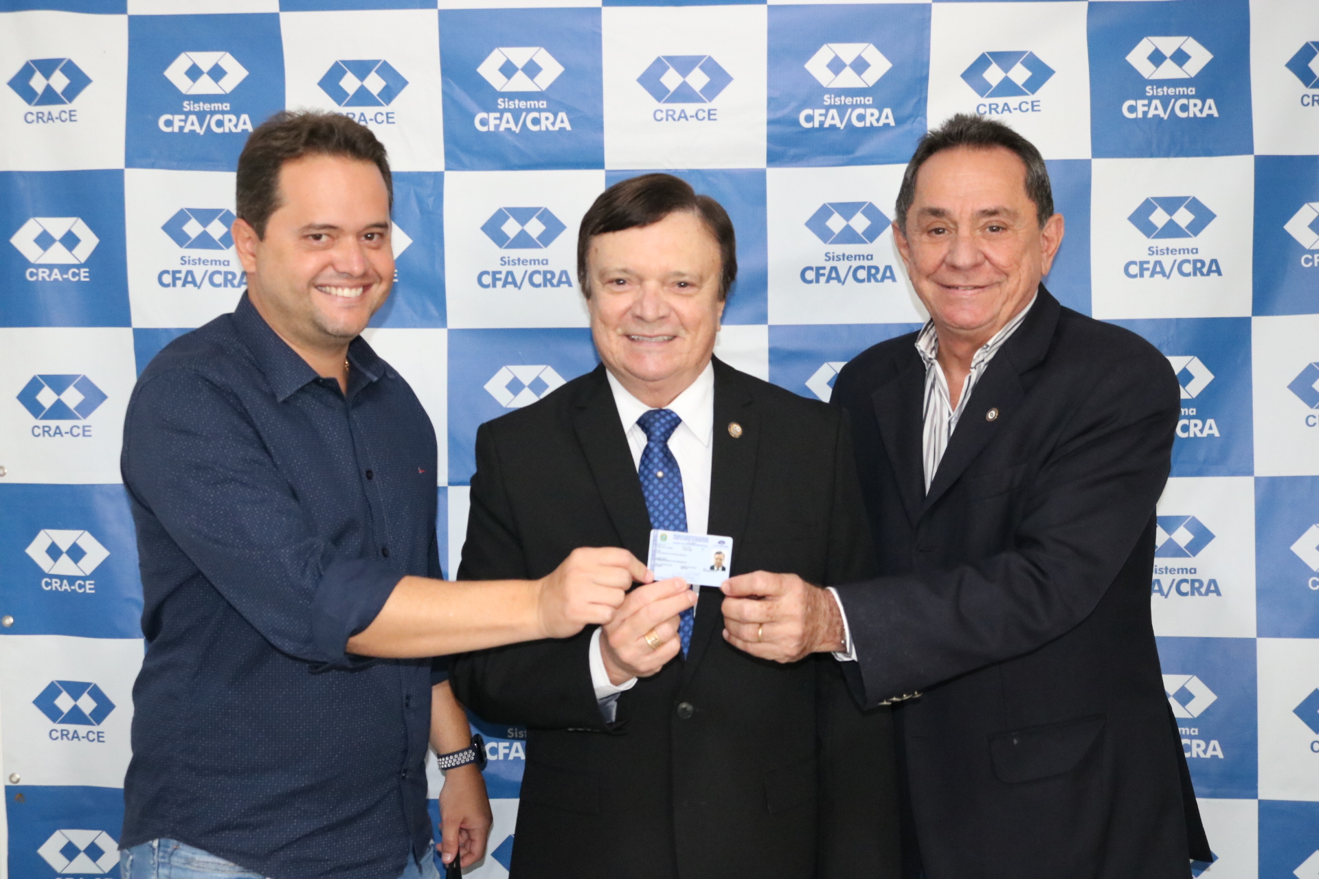 Adm. João Sobrinho recebe carteira profissional na condição de Remido